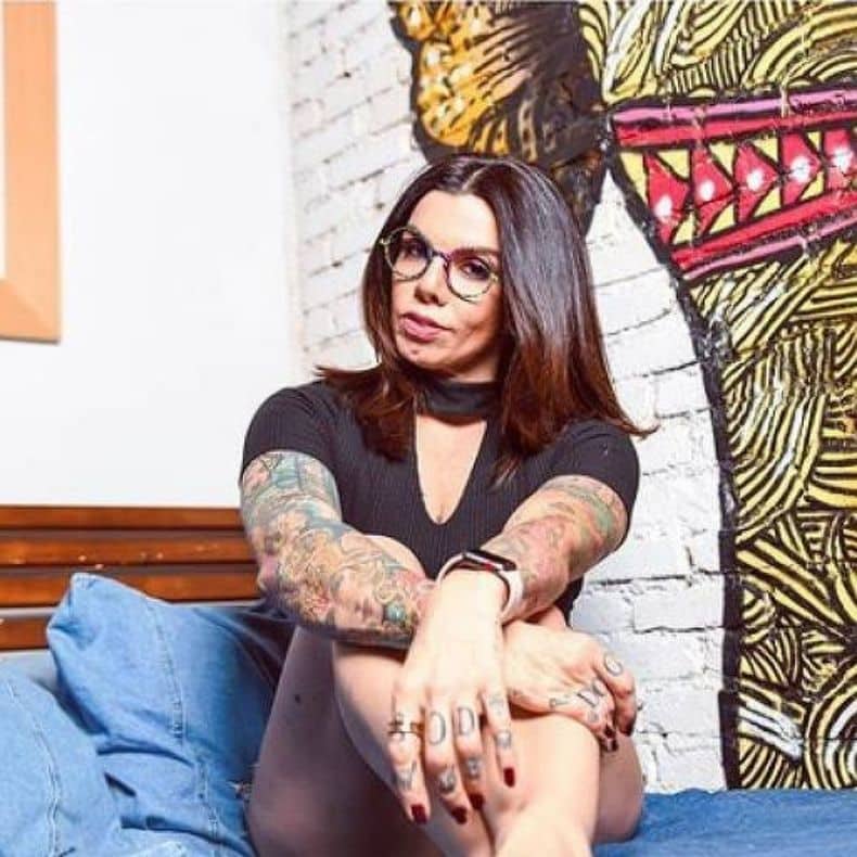 Contratar Penélope Nova é na Contrate Artistas